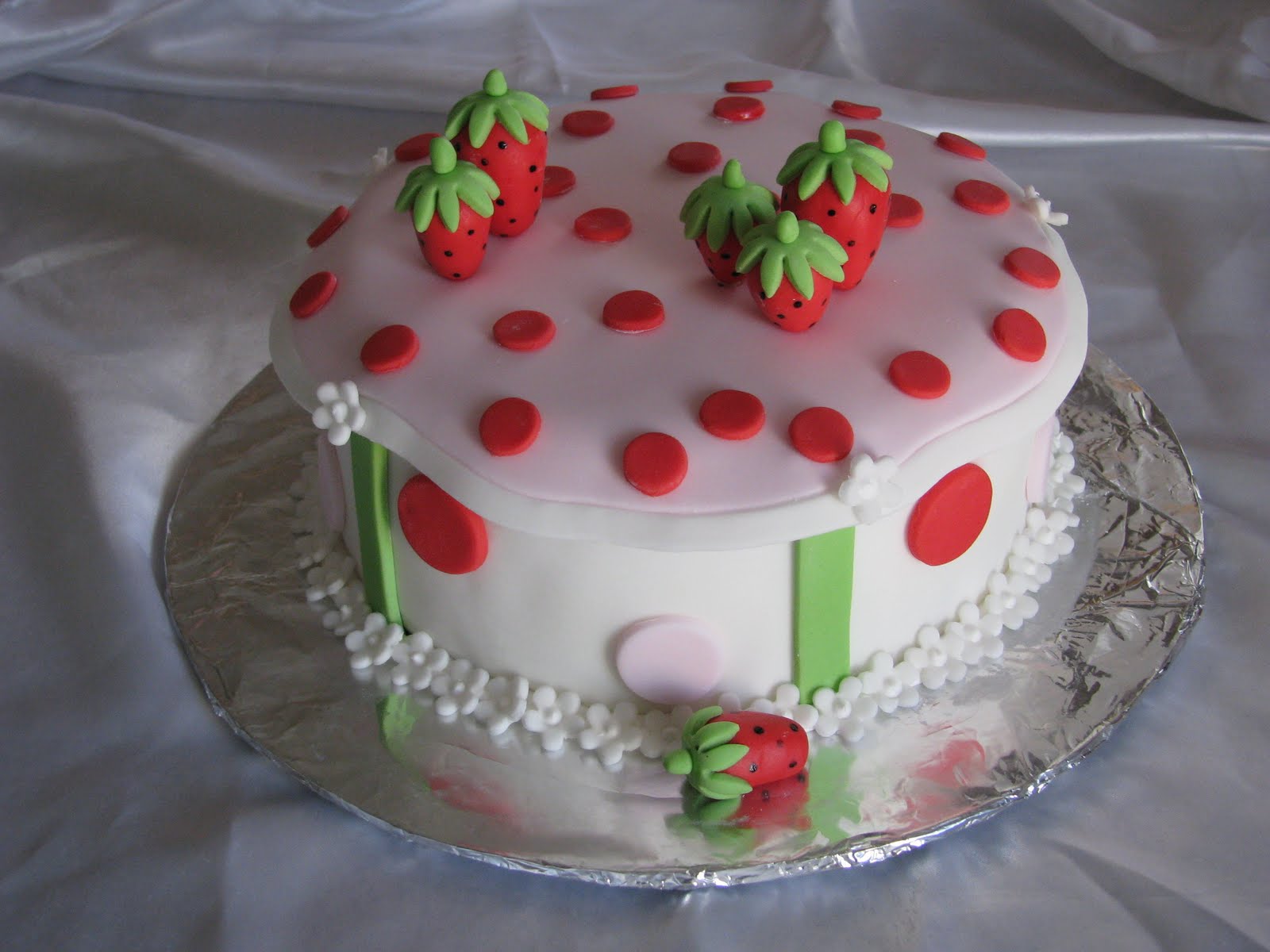 Signature Cakes: Strawberry Shortcake