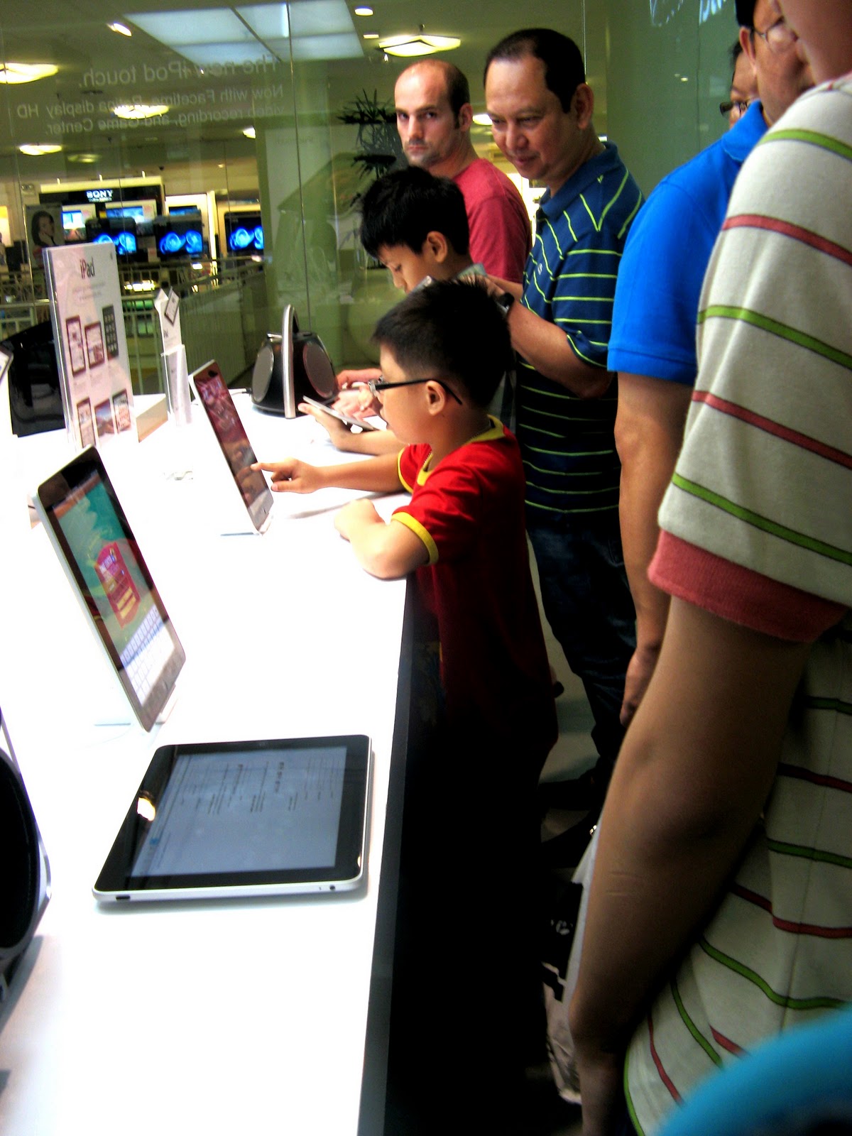 Apple iPad now available in iStore Cebu - The Lazy Investor's Way