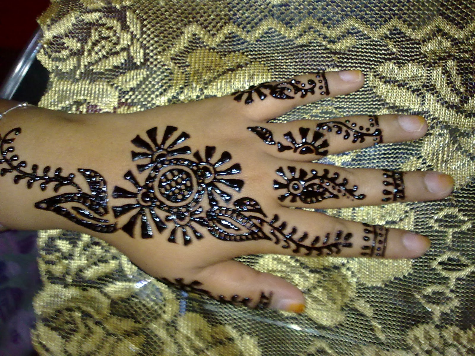Henna hand painting January 2011 henna-hand-painting-january-2011