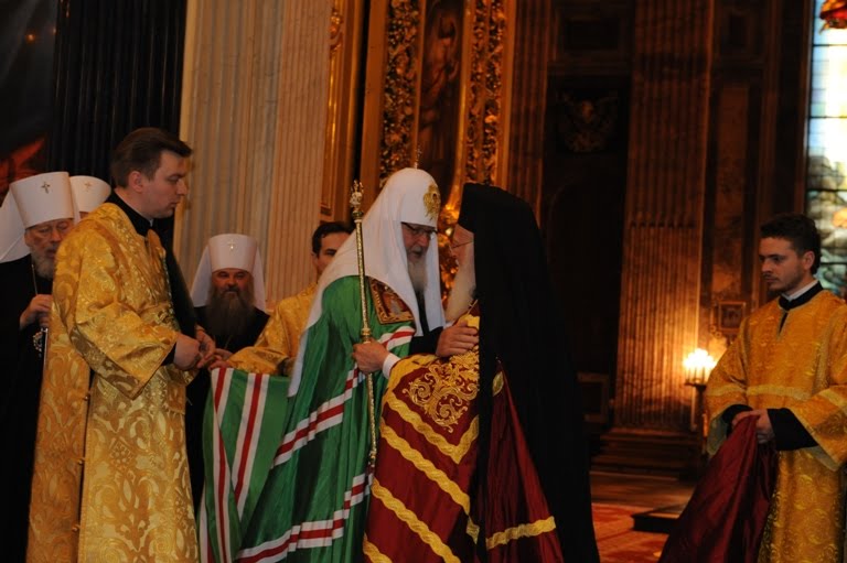 ΦΩΣ ΦΑΝΑΡΙΟΥ: ΠΑΤΡΙΑΡΧΙΚΟ ΣΥΛΛΕΙΤΟΥΡΓΟ ΣΤΗΝ ΑΓΙΑ ΠΕΤΡΟΥΠΟΛΗ