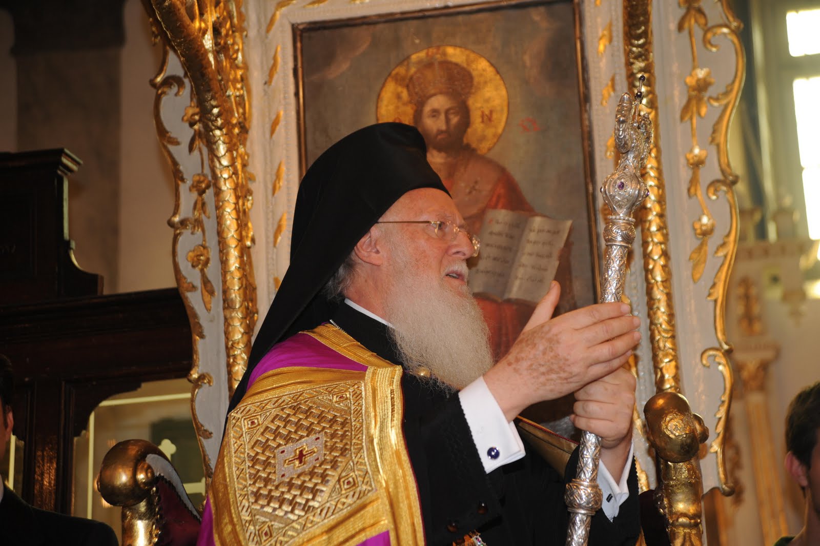 ΦΩΣ ΦΑΝΑΡΙΟΥ: ΠΑΤΡΙΑΡΧΗΣ ΒΑΡΘΟΛΟΜΑΙΟΣ: "ΕΝΟΧΛΟΥΝ ΚΑΙ ΤΟΥΣ ΝΕΚΡΟΥΣ ΜΑΣ!"