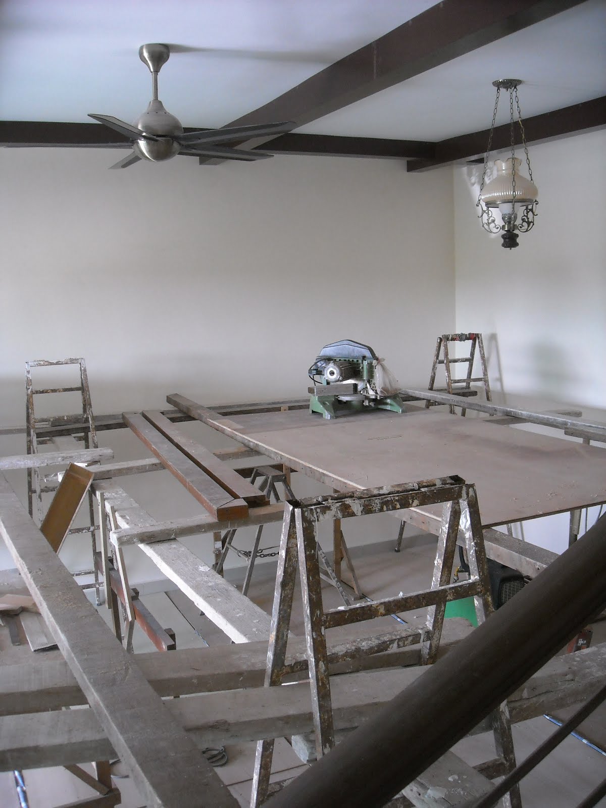 Chengal Kristal: Box-up ceiling