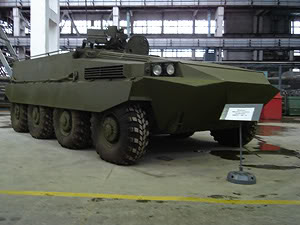 Defense & High Tech: Tank/APC hull on wheels