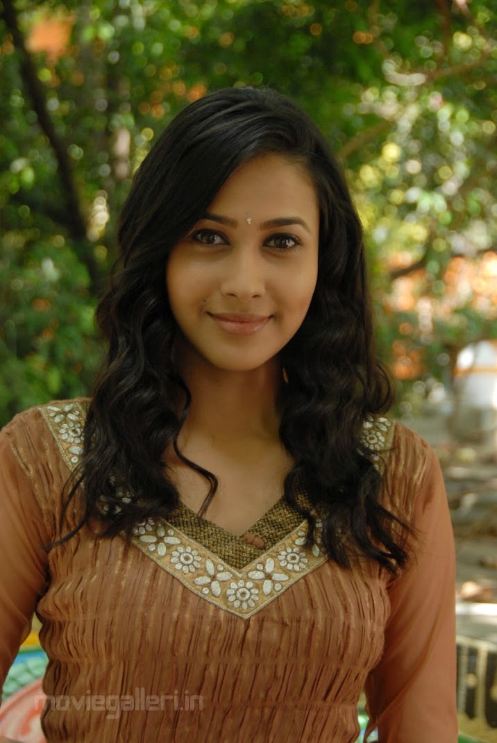 Panchi Bora In Saree Stills - Hot PHOTOSHOOT Bollywood, Hollywood ...