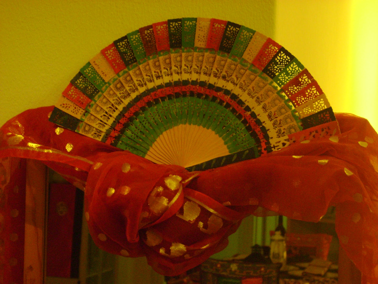 RAINBOW - The Colours of India: 'HAND FAN Love'....my no fuss DIY ...