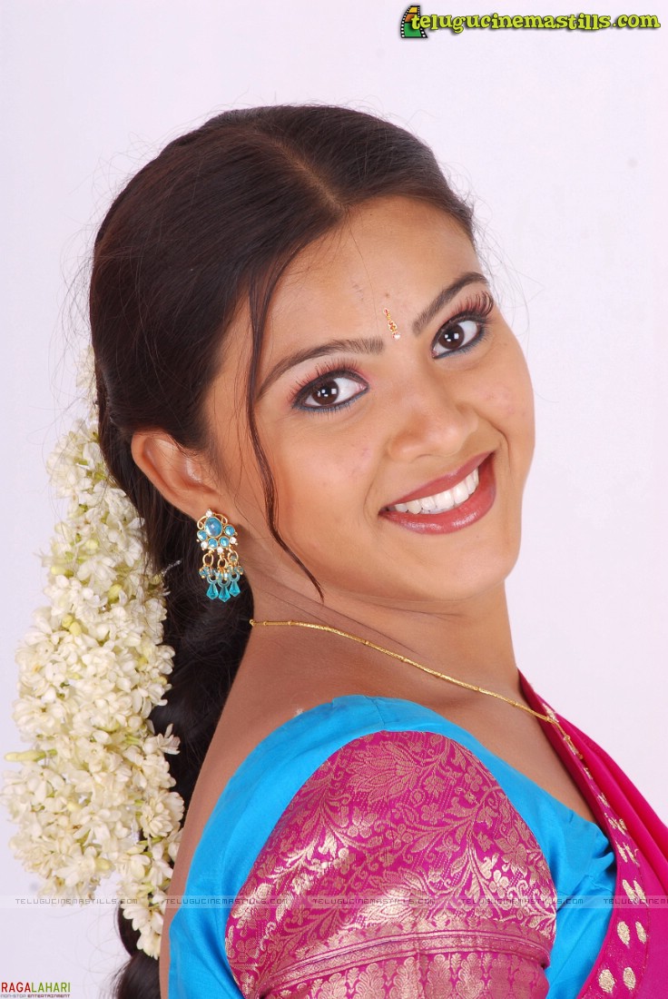 Actress Unseen Stills: TV Anchor Swetha Hot Sexy Half Saree boobs ...