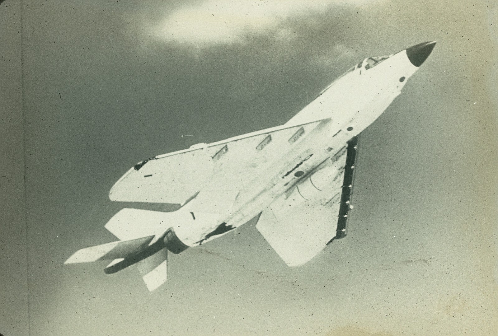 AIRCRAFT - FIGHTER JETS AND BOMBERS PLUS: USN F3H-2N DEMON