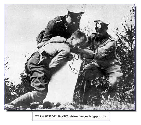 HISTORY IN IMAGES: Pictures Of War, History , WW2: Germany Invades ...