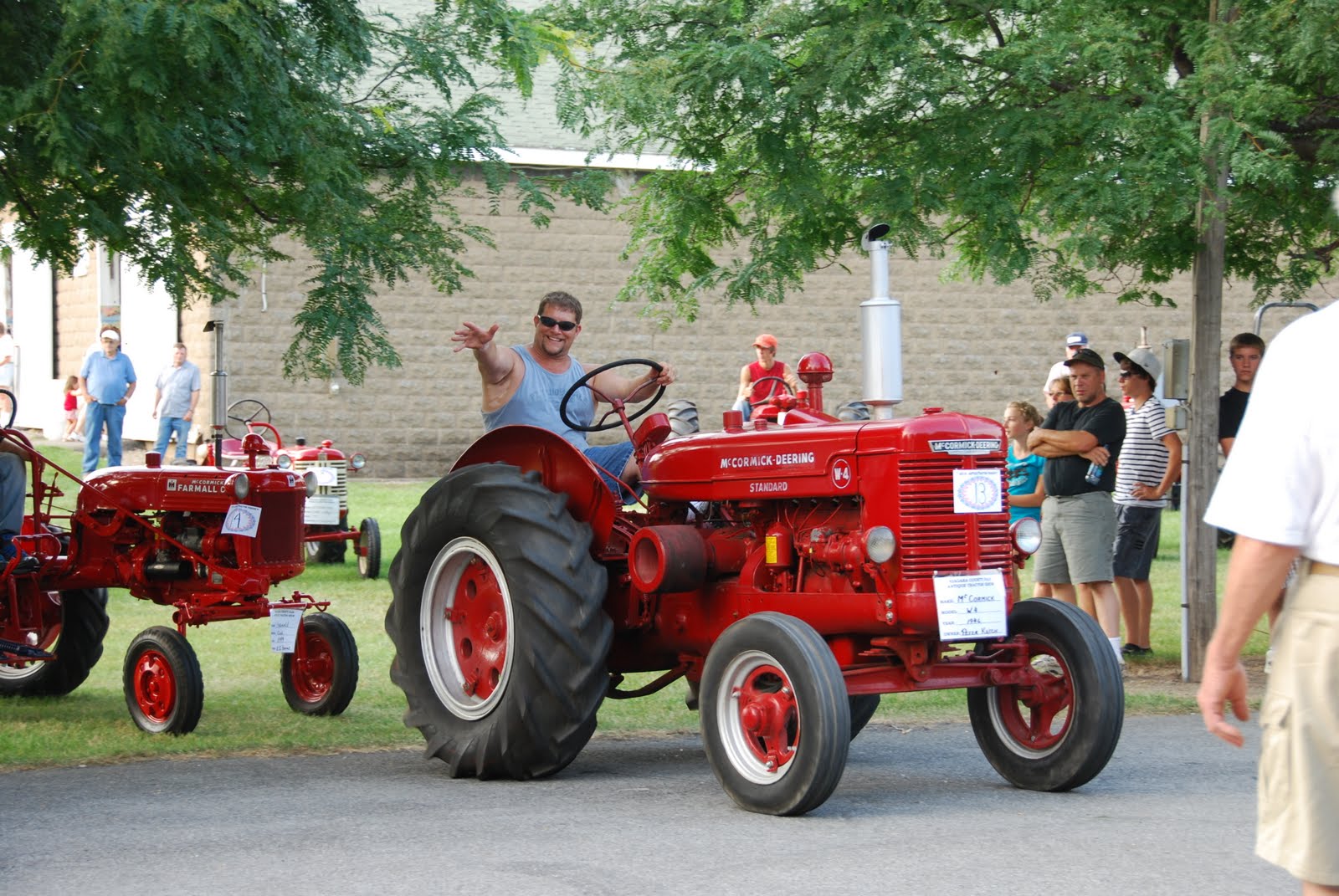 Muses On The Hill: Niagara Country Fair Antique Tractor Parade & Show