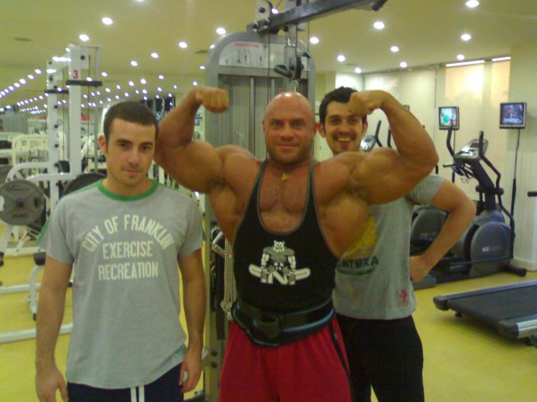 Muscle Male Model *: Turkish bodybuilder Serdar Aktolga flexing biceps