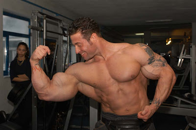 Muscle Lover: Eddie Moyzan and his huge arms!