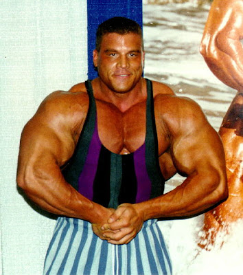 Muscle Lover: Canadian giant bodybuilder Grek Kovacs (2)