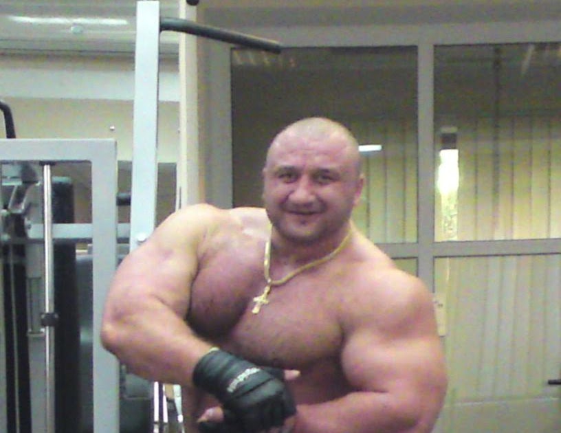 Muscle Lover: Russian strong man Vladislav Fatyanov