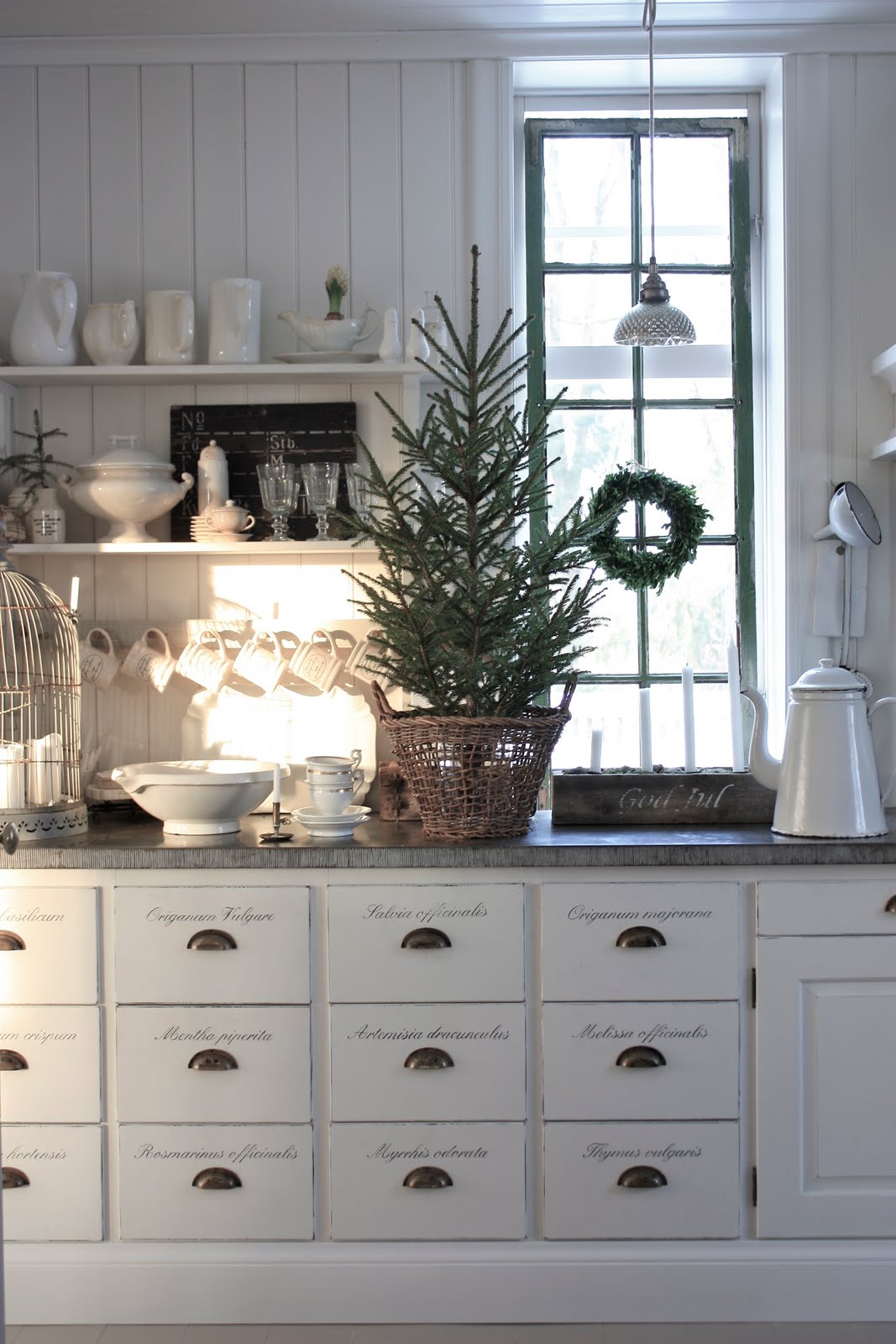 farmhouse musings: tree in the kitchen
