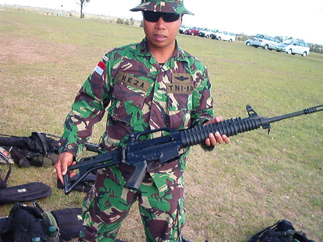 Hanif sakala: SS 2 PT PINDAD