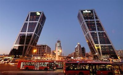 Somethin Wonderful: 10 Peculiarly Precarious Modern Buildings