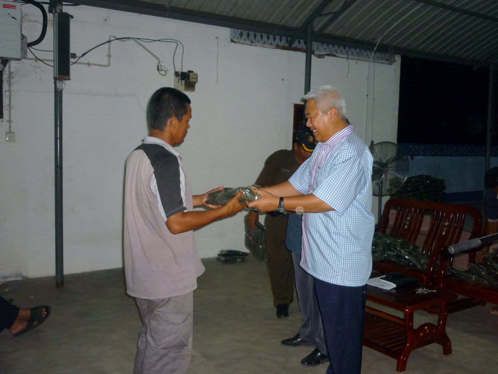 BESUT HARI INI: MAJLIS PENYAMPAIAN SIJIL & UNIFORM RELA