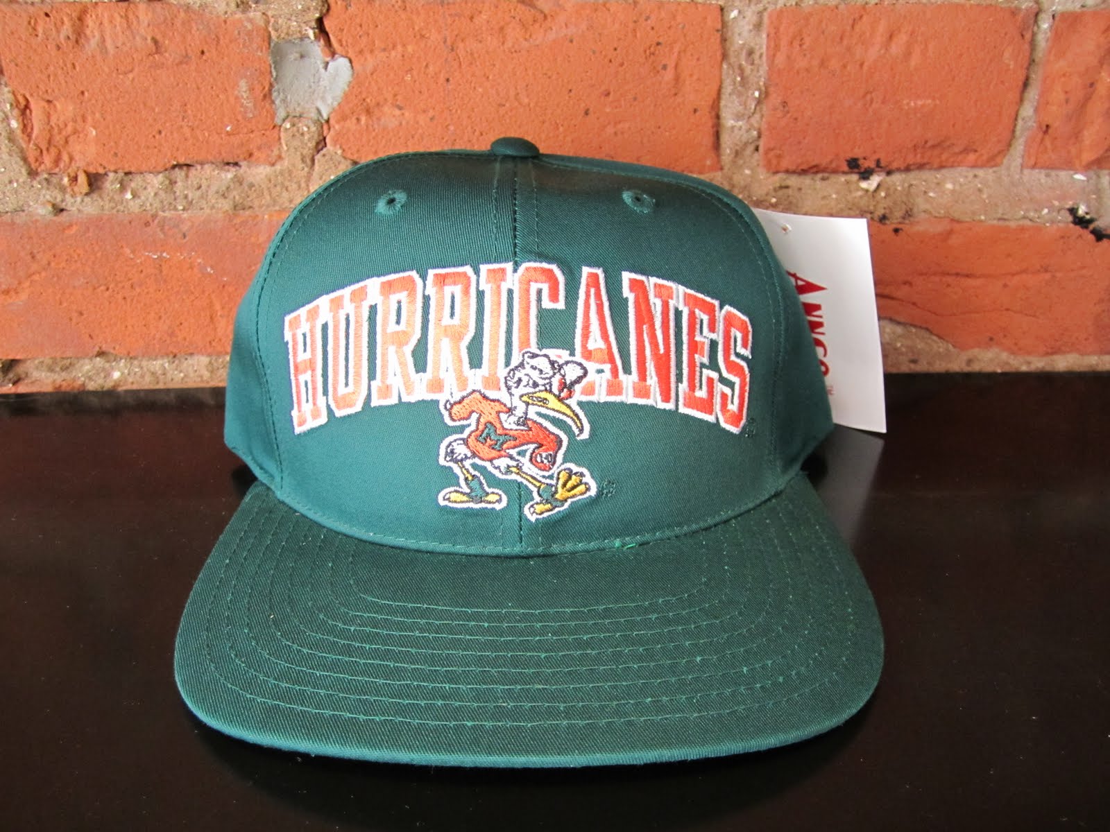 FLAT SPOT SKATE SHOP: VINTAGE SNAPBACKS HATS......