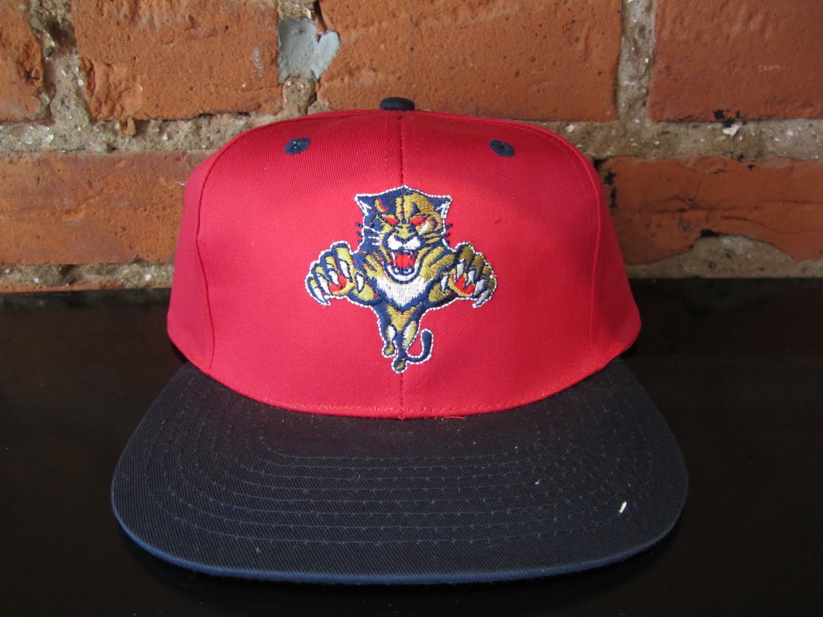 FLAT SPOT SKATE SHOP: VINTAGE SNAPBACKS HATS......