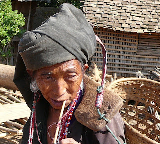 Andrew's Travel Guide: The Akhu Tribe