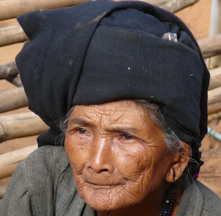 Andrew's Travel Guide: The Akhu Tribe