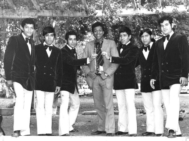 CLUB DE LA CUMBIA PERUANA: "La CHiCa EnAmOrAdA" y... LoS NuEvOs GiRaSoLeS