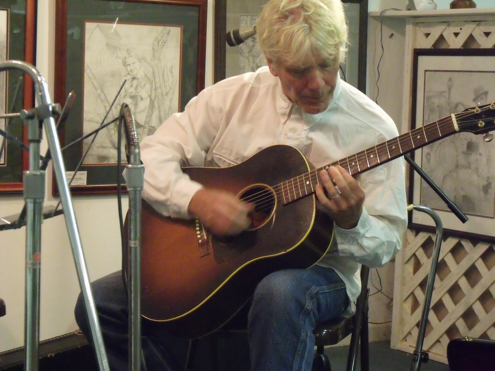 WATERFALL ROAD: SCOTT MANRING AT THE FRONT PORCH