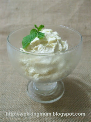 Let's get Wokking!: Durian Puff cum Ice Cream 榴莲泡芙与雪糕 | Singapore Food ...