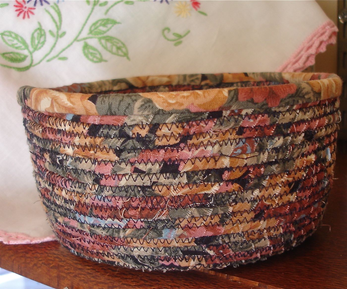 Apple Cottage Designs: FABRIC BASKET