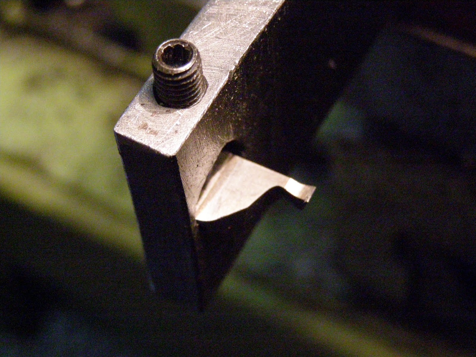 steam turbines repair: The blade groove crack removal