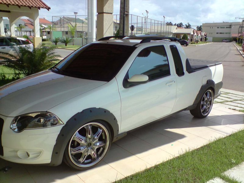 Planeta Automotivo: Fiat Strada com rodas e Rebaixadas