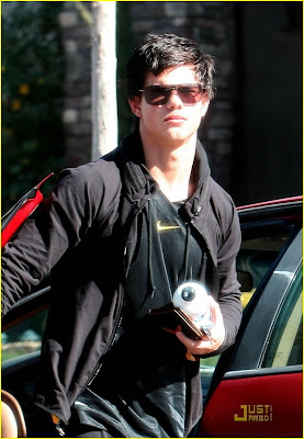 Twilight News Resource: Taylor Lautner is Jacob Black Buff