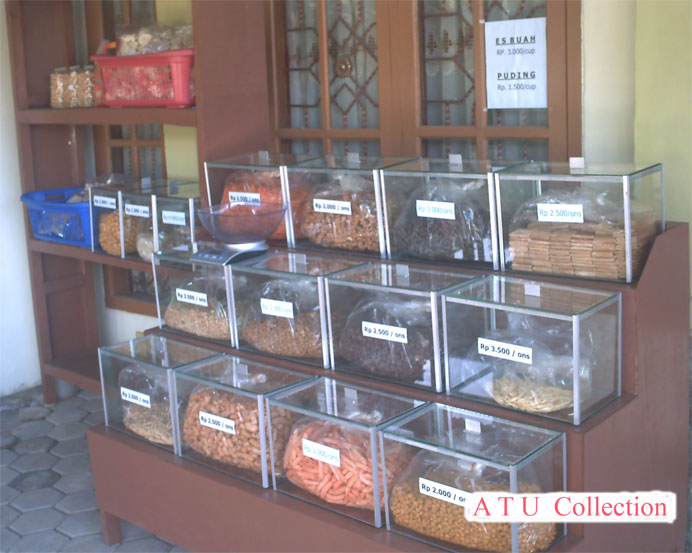 "A T U" : Toko Snack & Makanan Indonesia