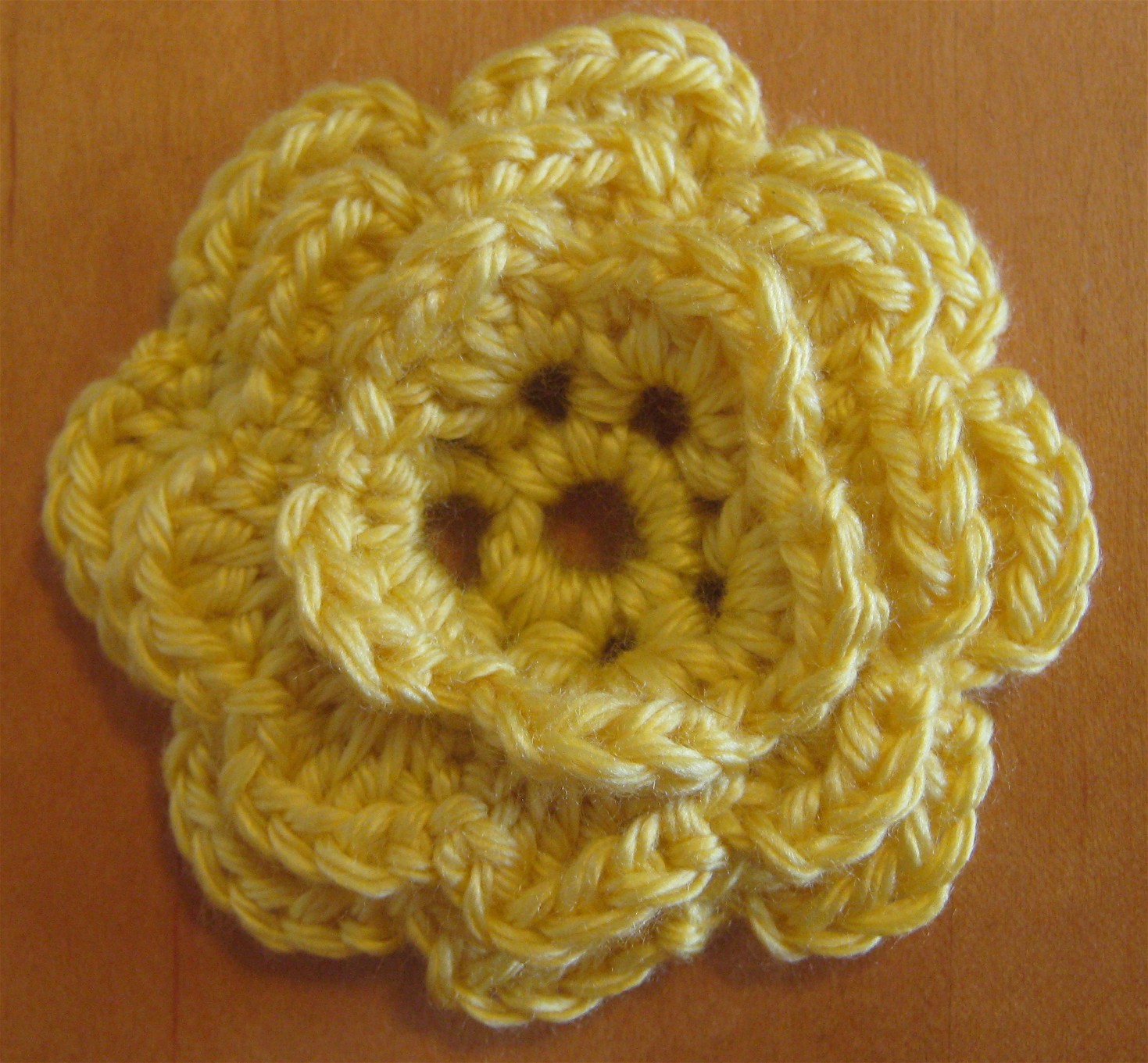 5 daughters: How to Crochet a Flower!