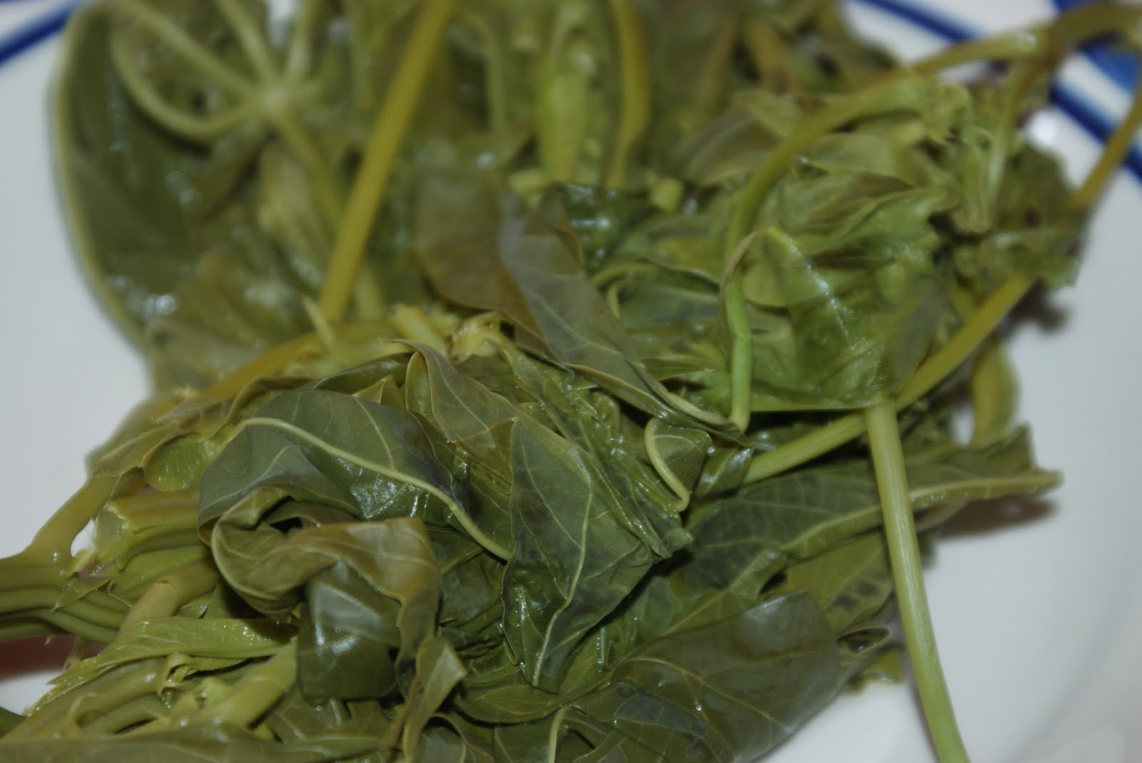 bicara hati didapur kecil: kari ikan vs ulam pucuk ubi n sambal kelapa