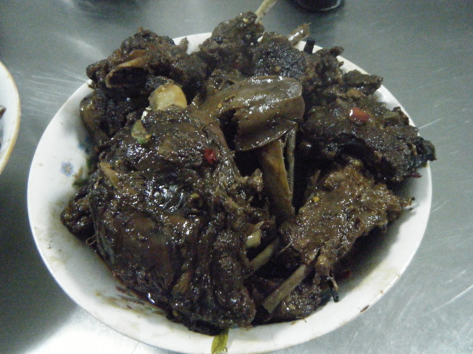 China: Eu comi carne de cachorro. I ate dog meat.