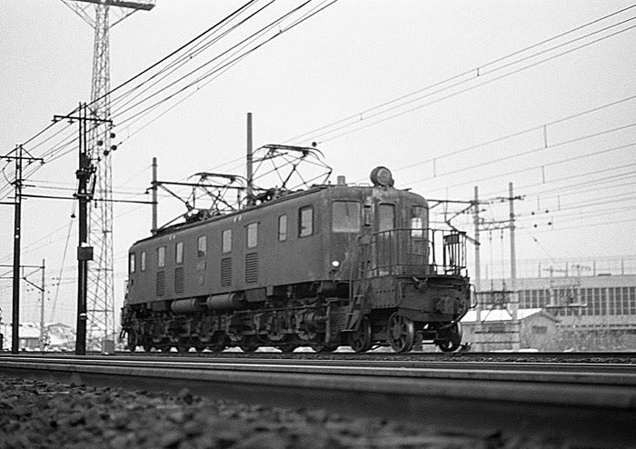 撮り鉄人生録+α: 女性的な雰囲気のEF56