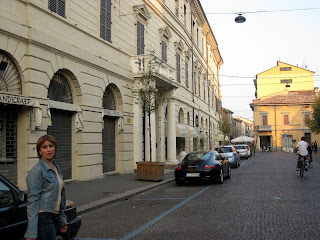 SE PUEDE PERDER TODO EXCEPTO LO QUE HAS VIVIDO: DE PASEO POR FORLI