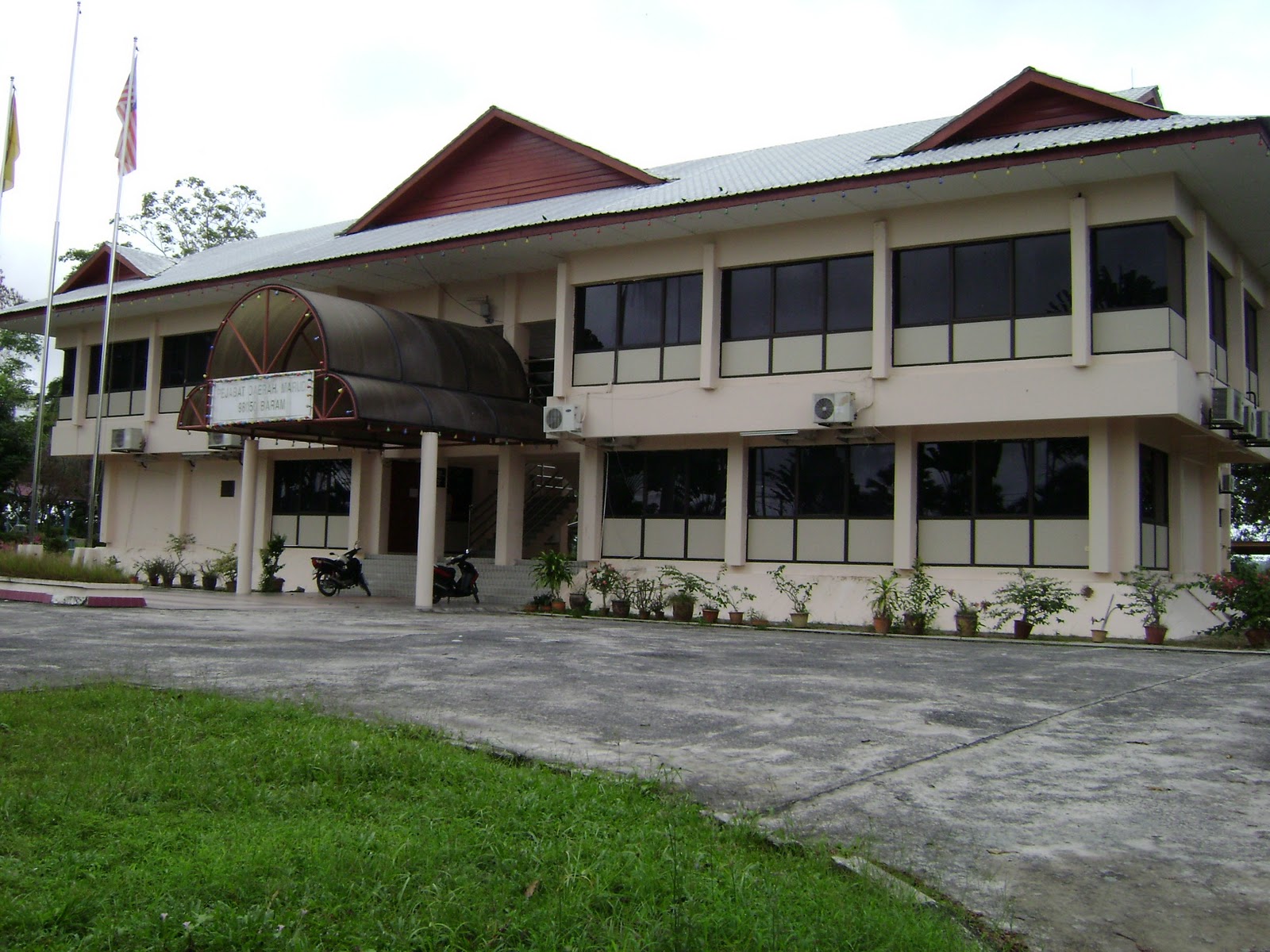 Kehidupan Di Pedalaman Baram: Marudi Edisi Kedua - Pejabat Kerajaan