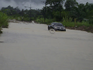 Kehidupan Di Pedalaman Baram: Jalan Lapok Di Musim Banjir