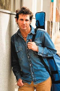 "GRUPOS MUSICALES" que encantan: Axel Fernando