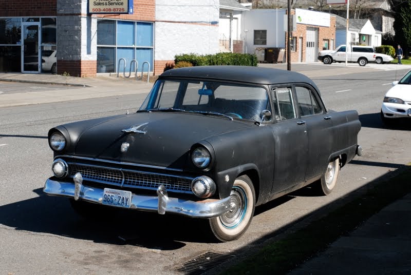 OLD PARKED CARS.: 1955 Ford Mainline Sedan.
