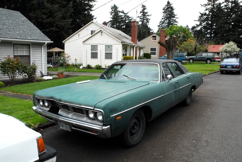 OLD PARKED CARS.: 1969 Dodge Polara.