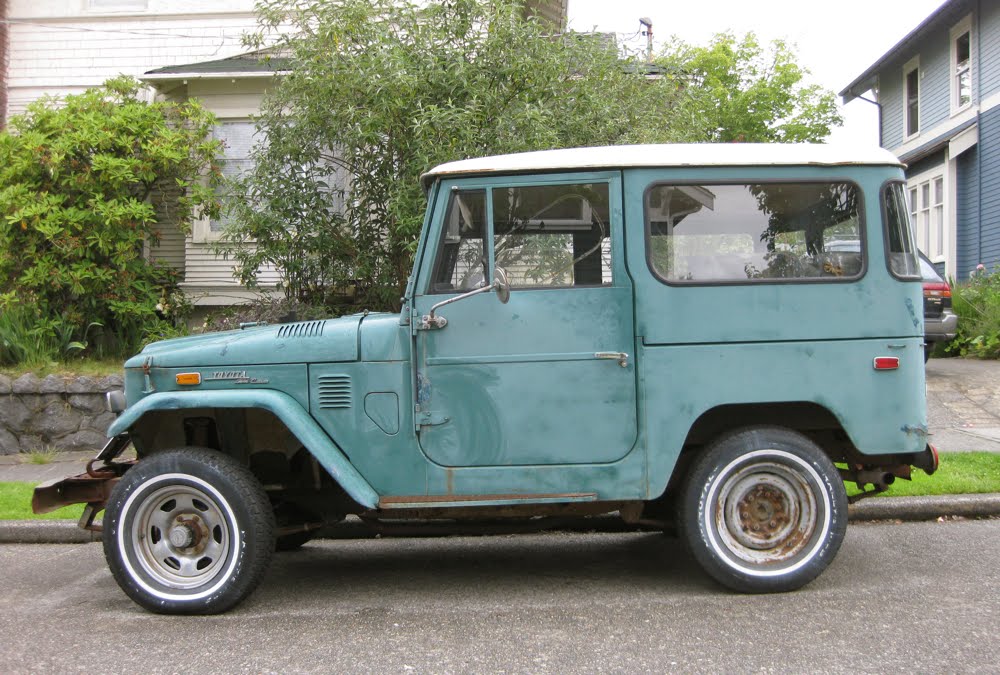 OLD PARKED CARS.: 1970 Toyota Land Cruiser.