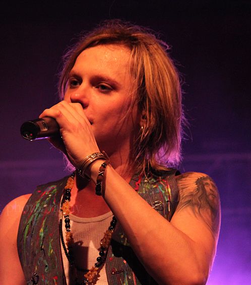 NEGATIVE: Jonne Aaron - "I Will Be A Songwriter Till The Day I Die"