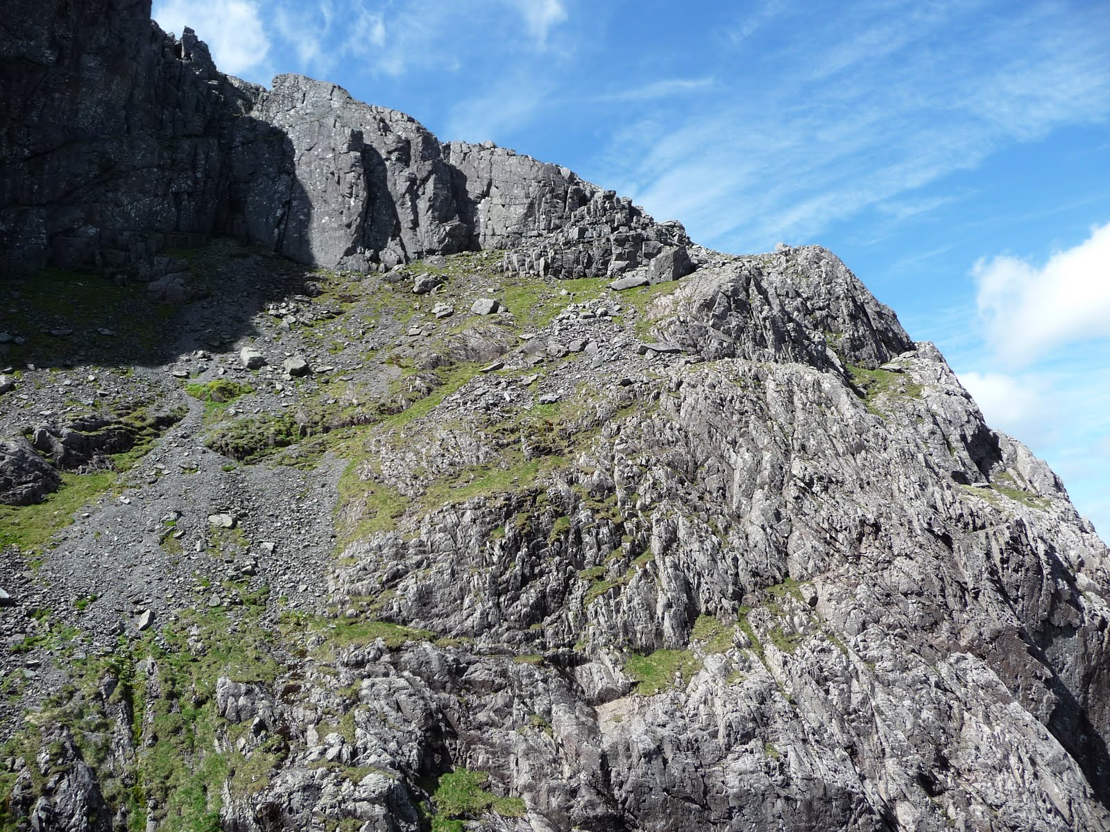 TARMACHAN MOUNTAINEERING: LEDGE ROUTE-BEN NEVIS, LIESURLEY STYLE