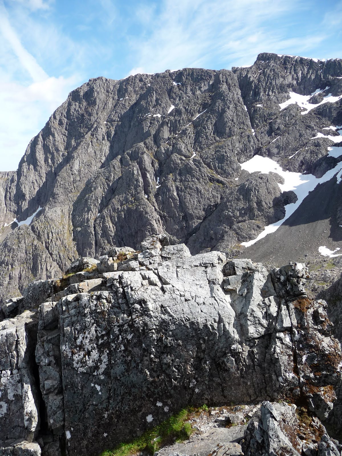 TARMACHAN MOUNTAINEERING: LEDGE ROUTE-BEN NEVIS, LIESURLEY STYLE