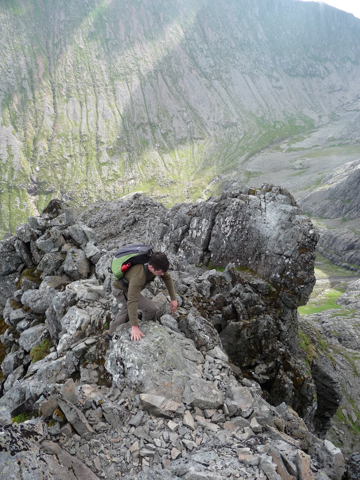 TARMACHAN MOUNTAINEERING: LEDGE ROUTE &CMD ARETE BEN NEVIS
