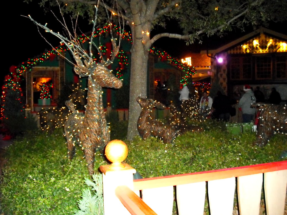 Imperfectly Painted: Wet n' Wild Prancer & Disney Xmas (Pic Heavy)