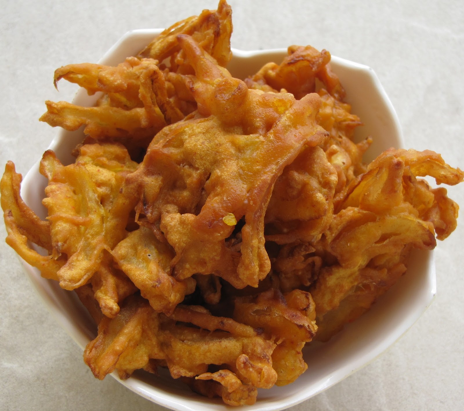 Onion Pakoda (Fritters) ~ Food Fun Freak